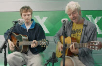 Alex James performs Britpop medley live with Chris Moyles – On The Radio